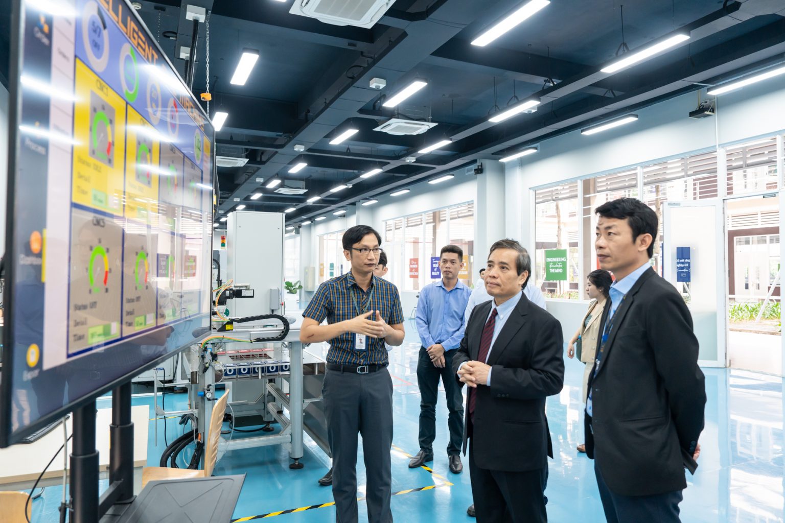 EIU welcomed Assoc. Prof. Dr. Vu Minh Khuong - Trường Đại học Quốc tế Miền Đông | Eastern ...